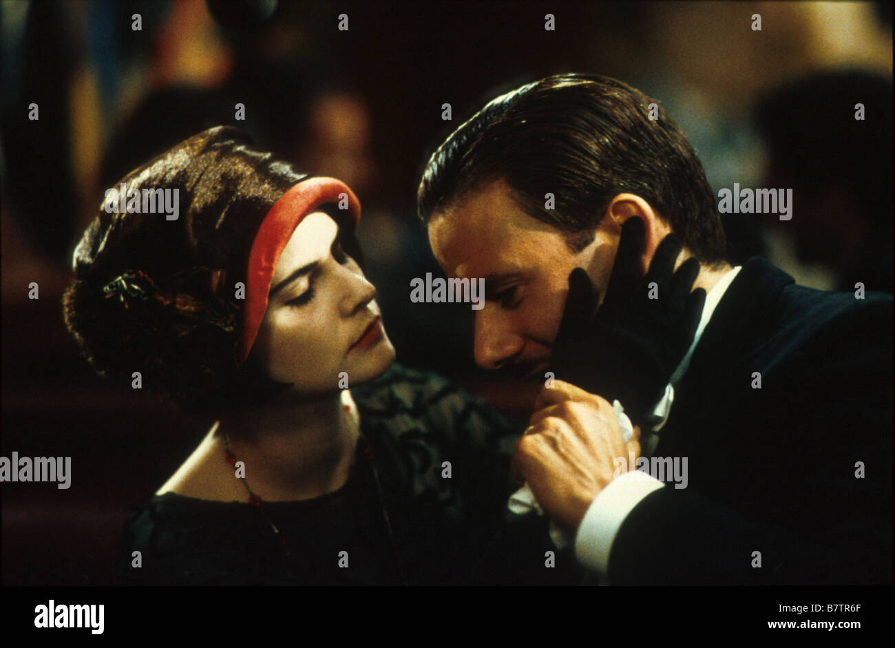 Mrs Parker Mrs. Parker and the Vicious Circle Year: 1994 USA Jennifer ...