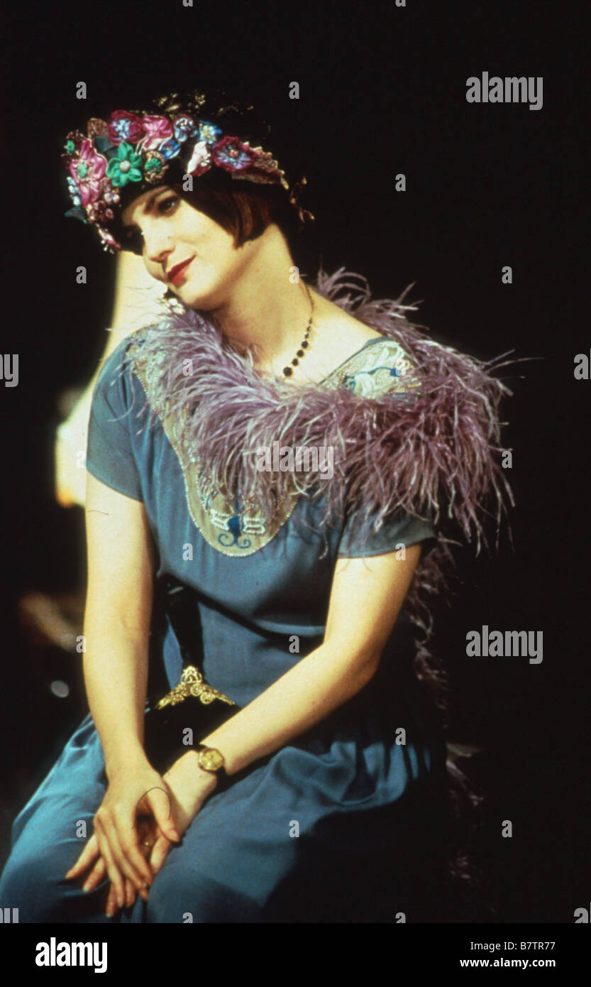 Mrs Parker Mrs. Parker and the Vicious Circle Year: 1994 USA Jennifer ...