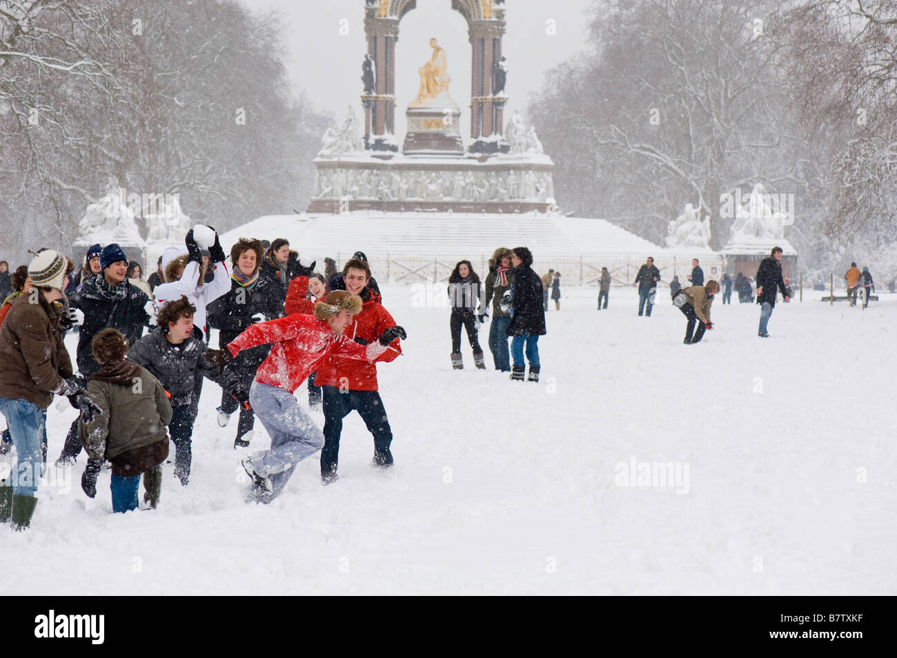 School children are having snowball fight in Kensington Gardens covered ...