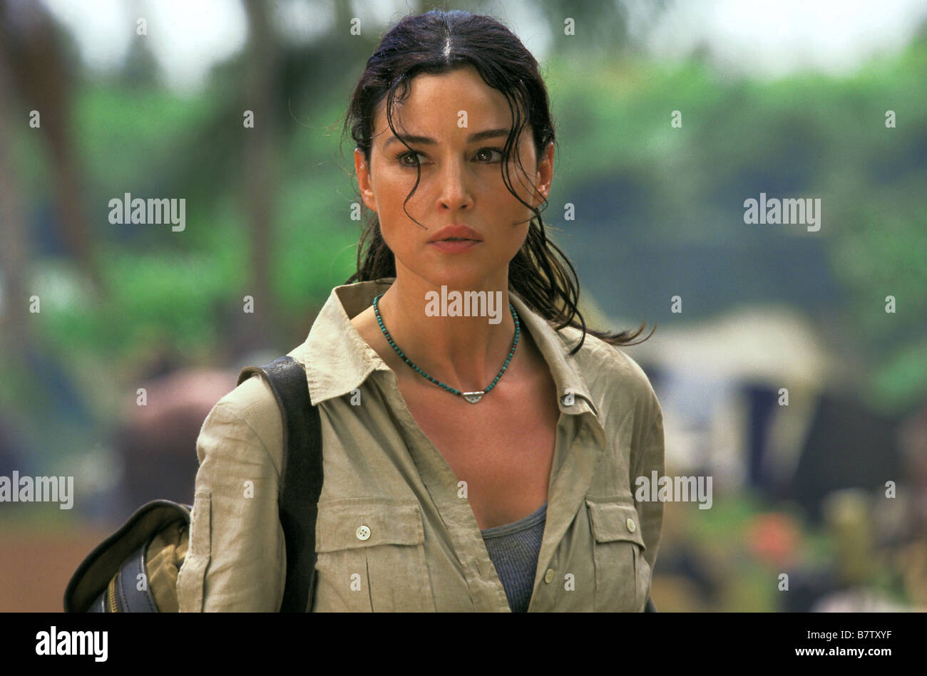 Monica bellucci tears of the sun hi-res stock photography and images ...