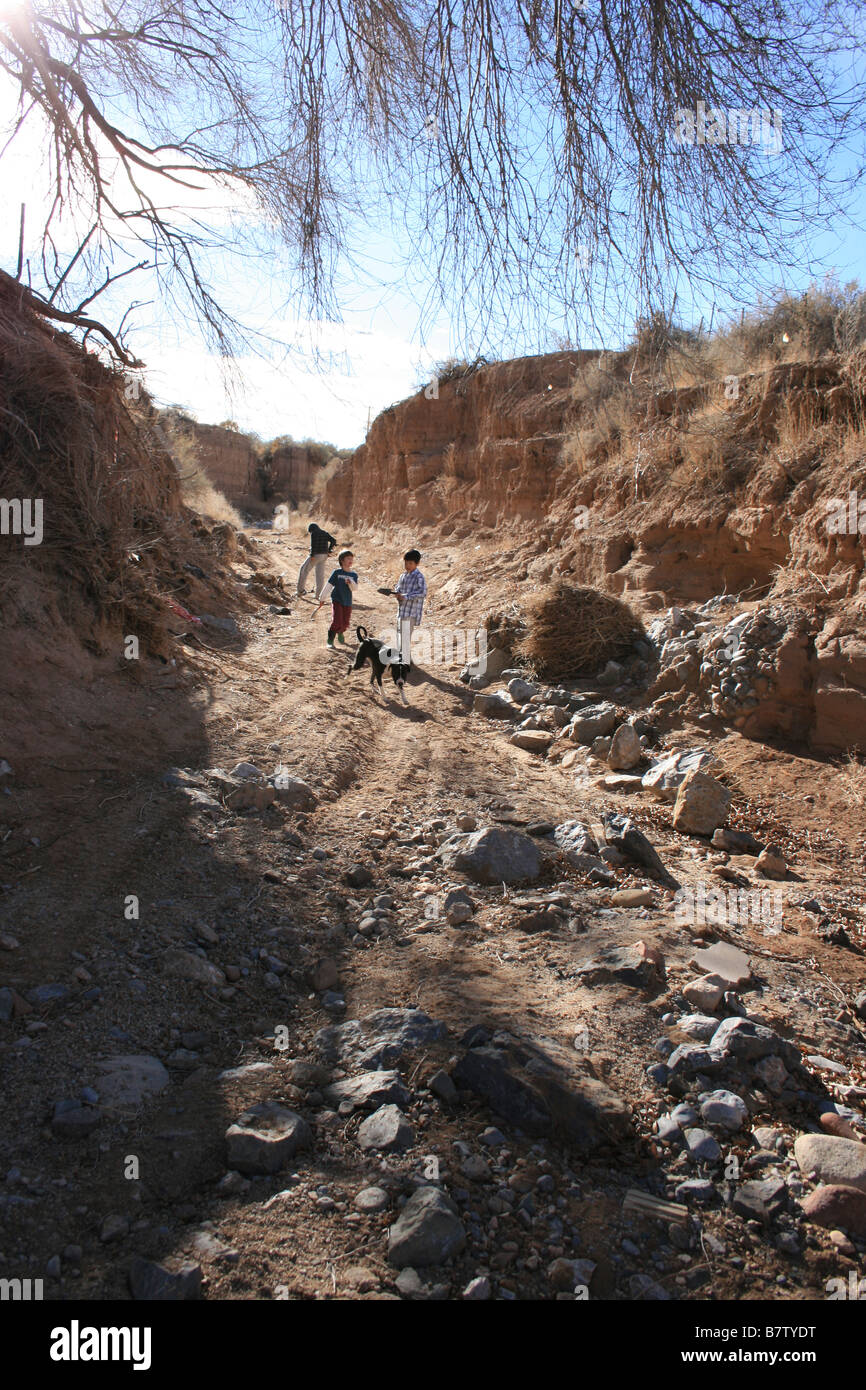 Children digging for fossils hi-res stock photography and images - Alamy