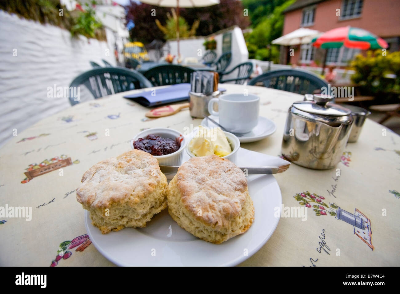 traditional cream tea uk Stock Photo - Alamy