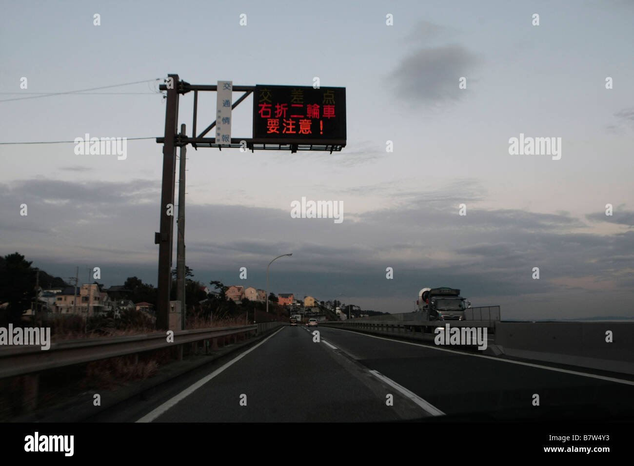 Motorway matrix sign hi-res stock photography and images - Alamy