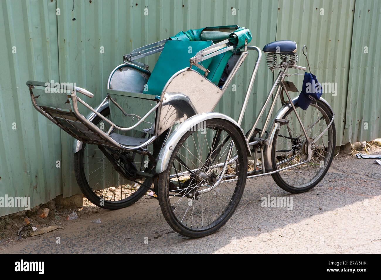 Tricycle transport hi-res stock photography and images - Alamy