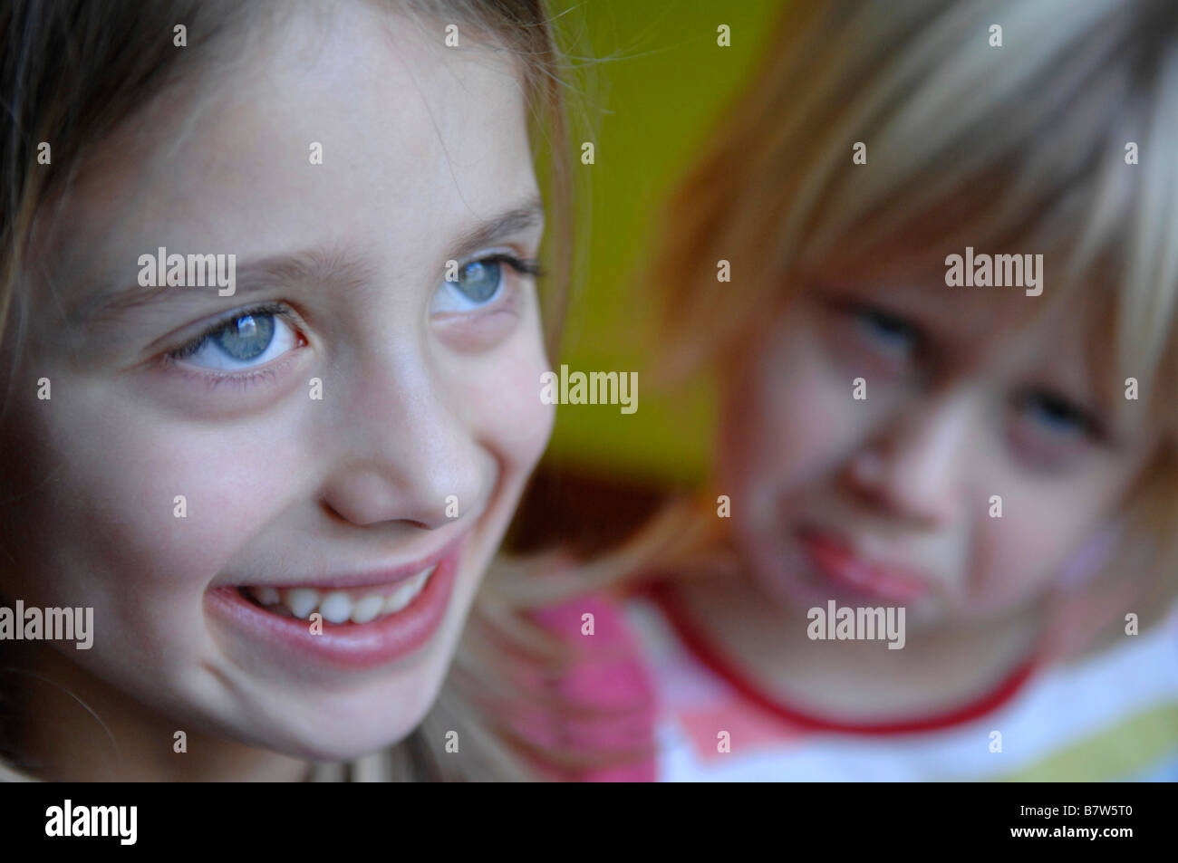 Sisters argue hi-res stock photography and images - Alamy