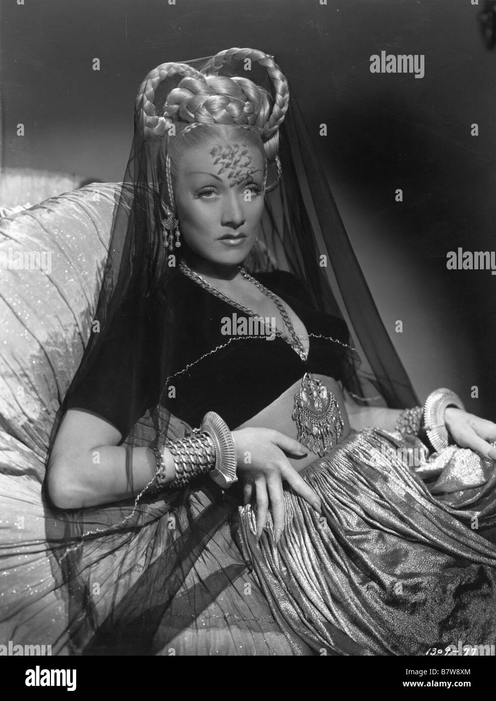 Marlene dietrich kismet 1944 hi-res stock photography and images - Alamy