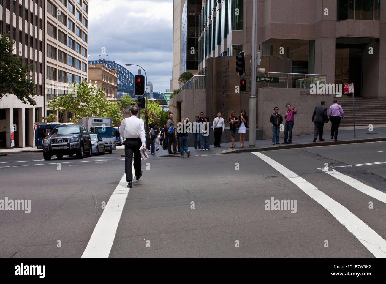 Walking across the road hi-res stock photography and images - Alamy