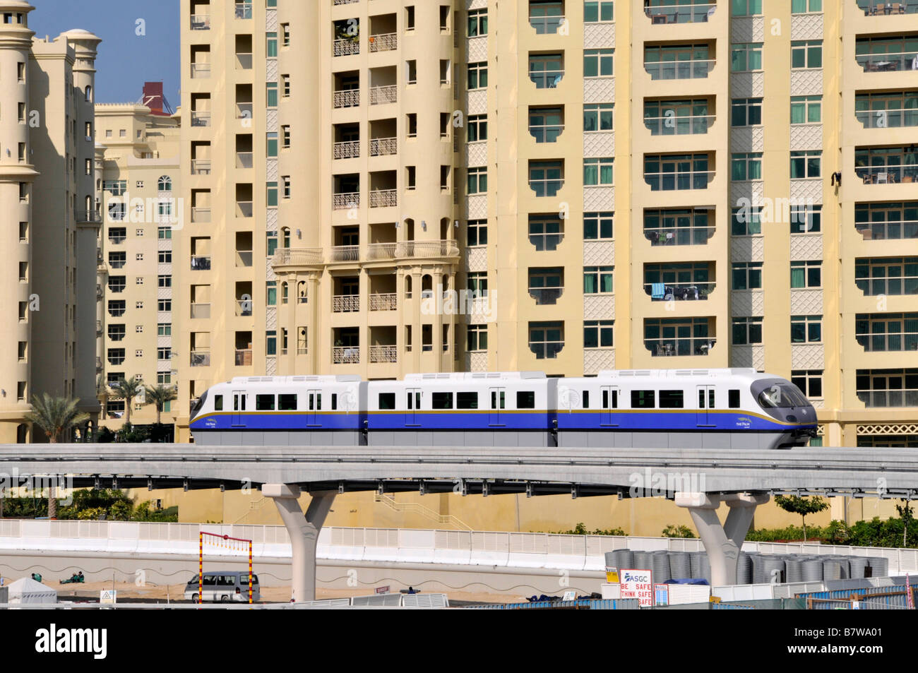 Dubai Palm Jumeirah monorail train in 2009 which will link into the new ...