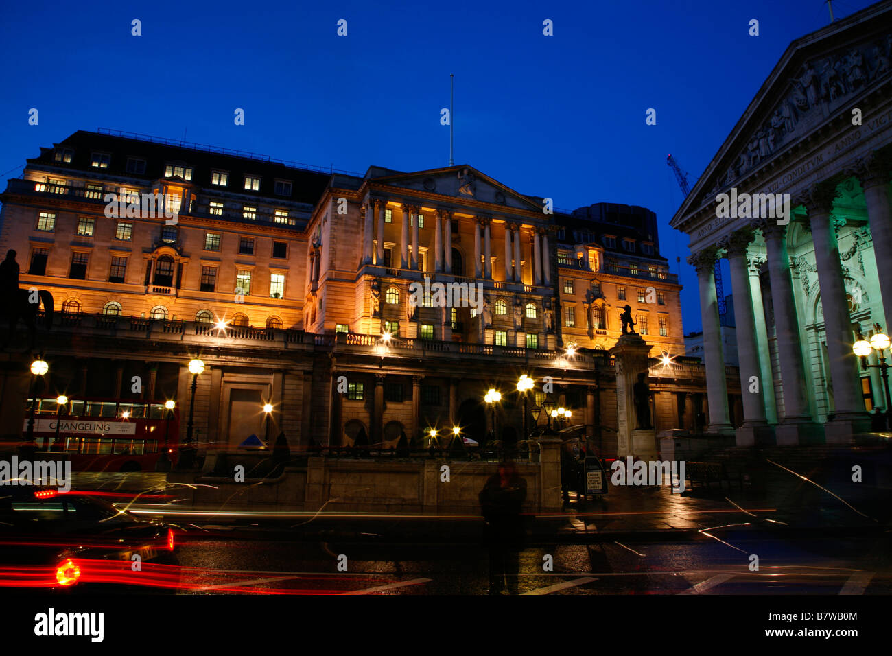 City of london bank night hi-res stock photography and images - Alamy