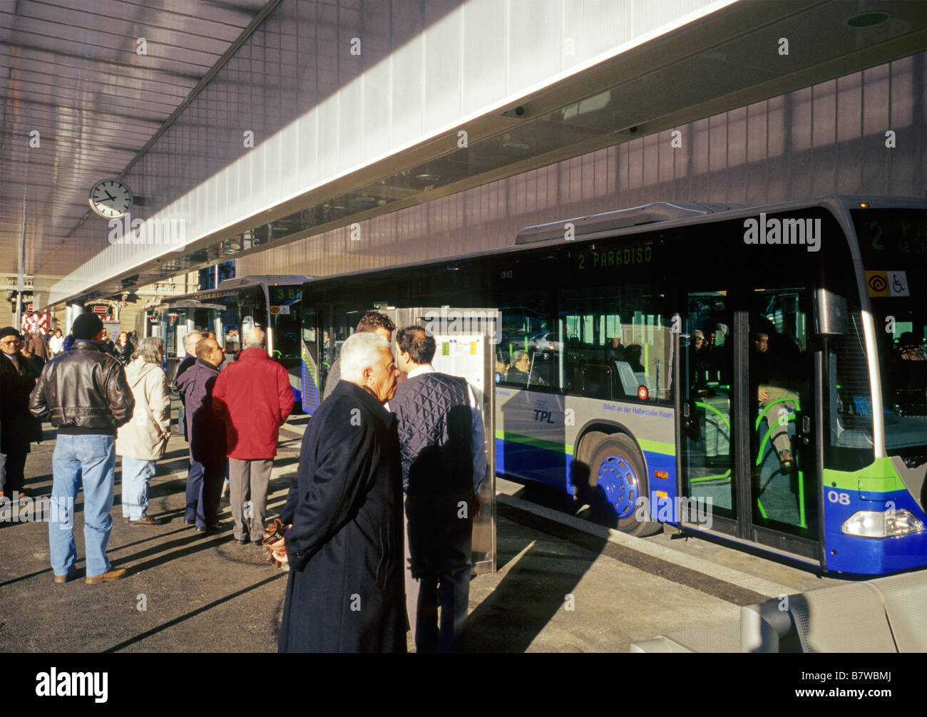 People bus stop switzerland hi-res stock photography and images - Alamy