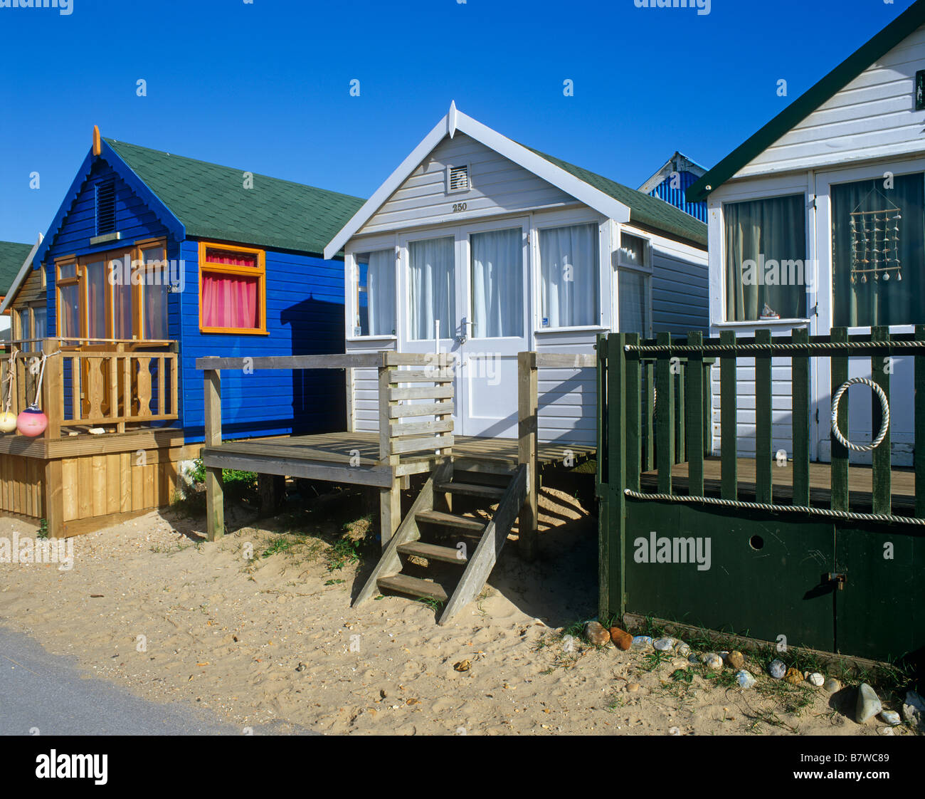 Mudeford beach huts hi-res stock photography and images - Alamy