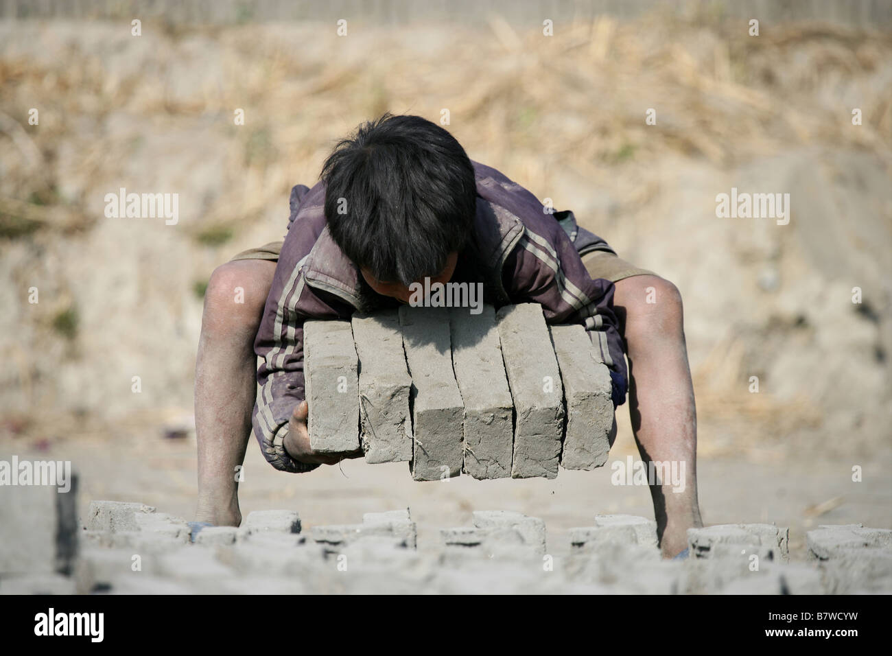 Lift lifting six bricks hi-res stock photography and images - Alamy