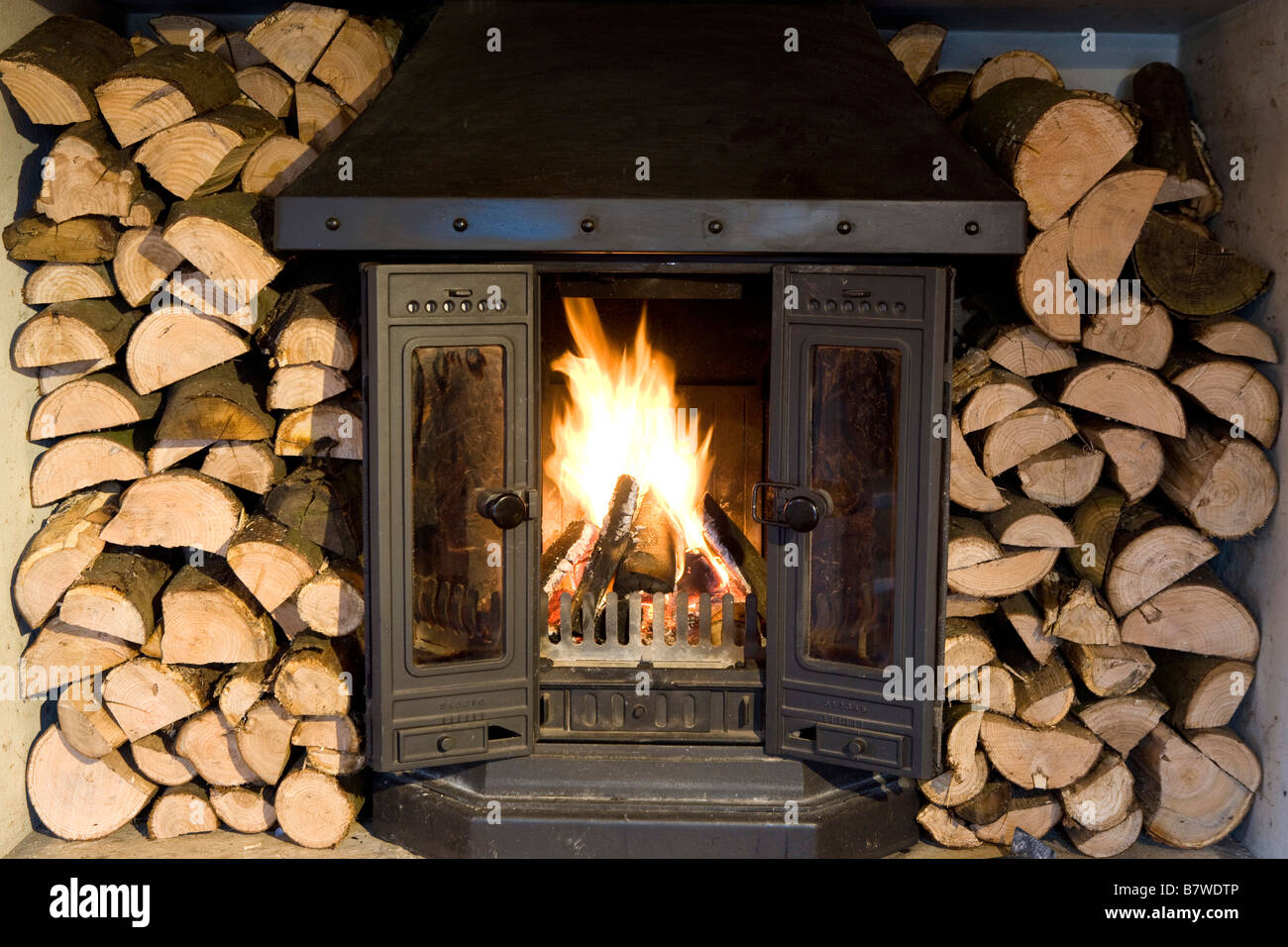 A Burning Log Fire Stock Photo - Alamy