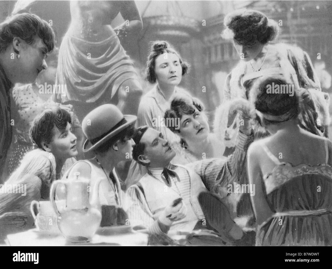 The 3 Penny Opera Year: 1931 - Germany Director : Georg Wilhelm Pabst ...