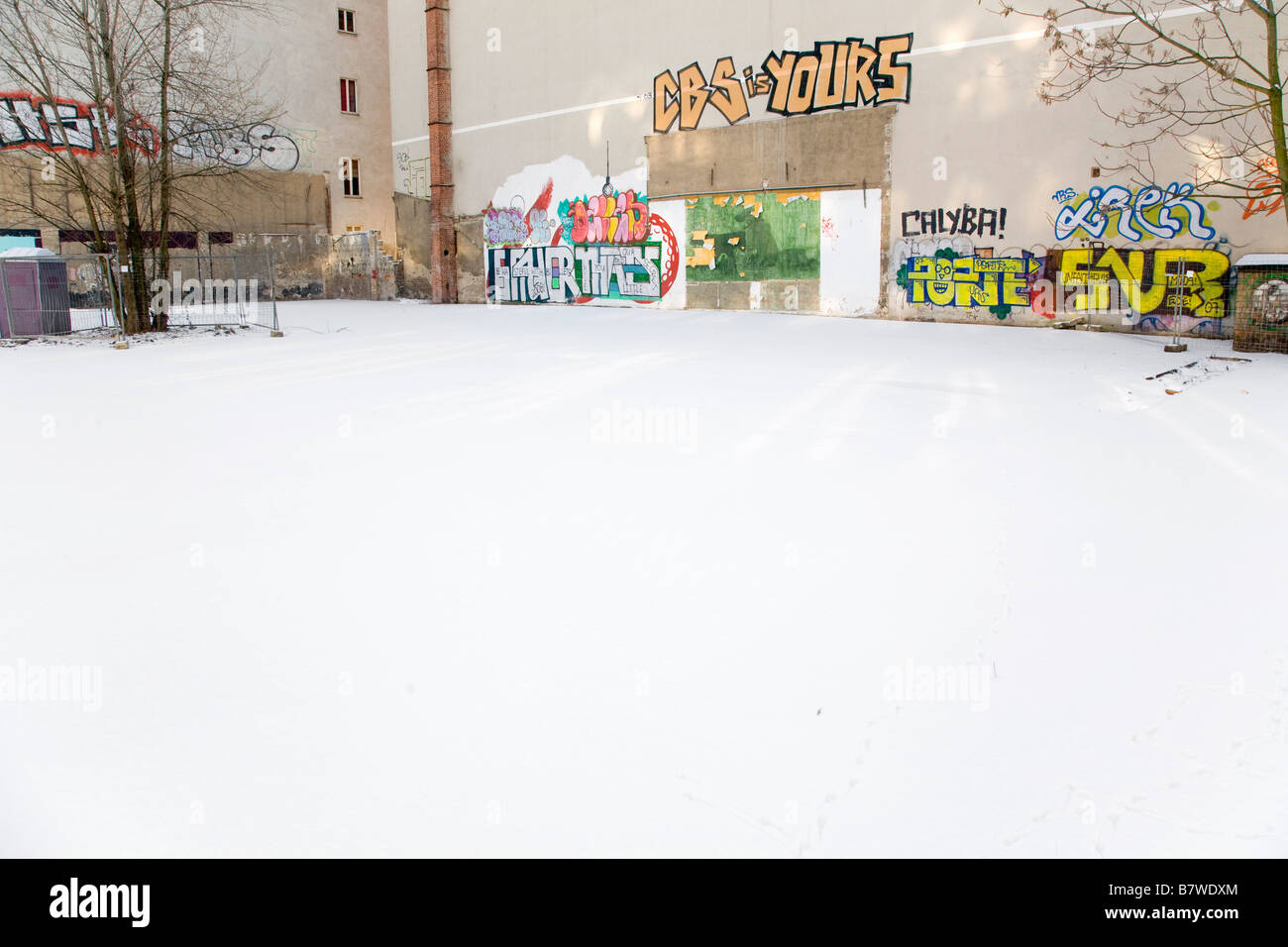 Grafitti and snow Stock Photo - Alamy