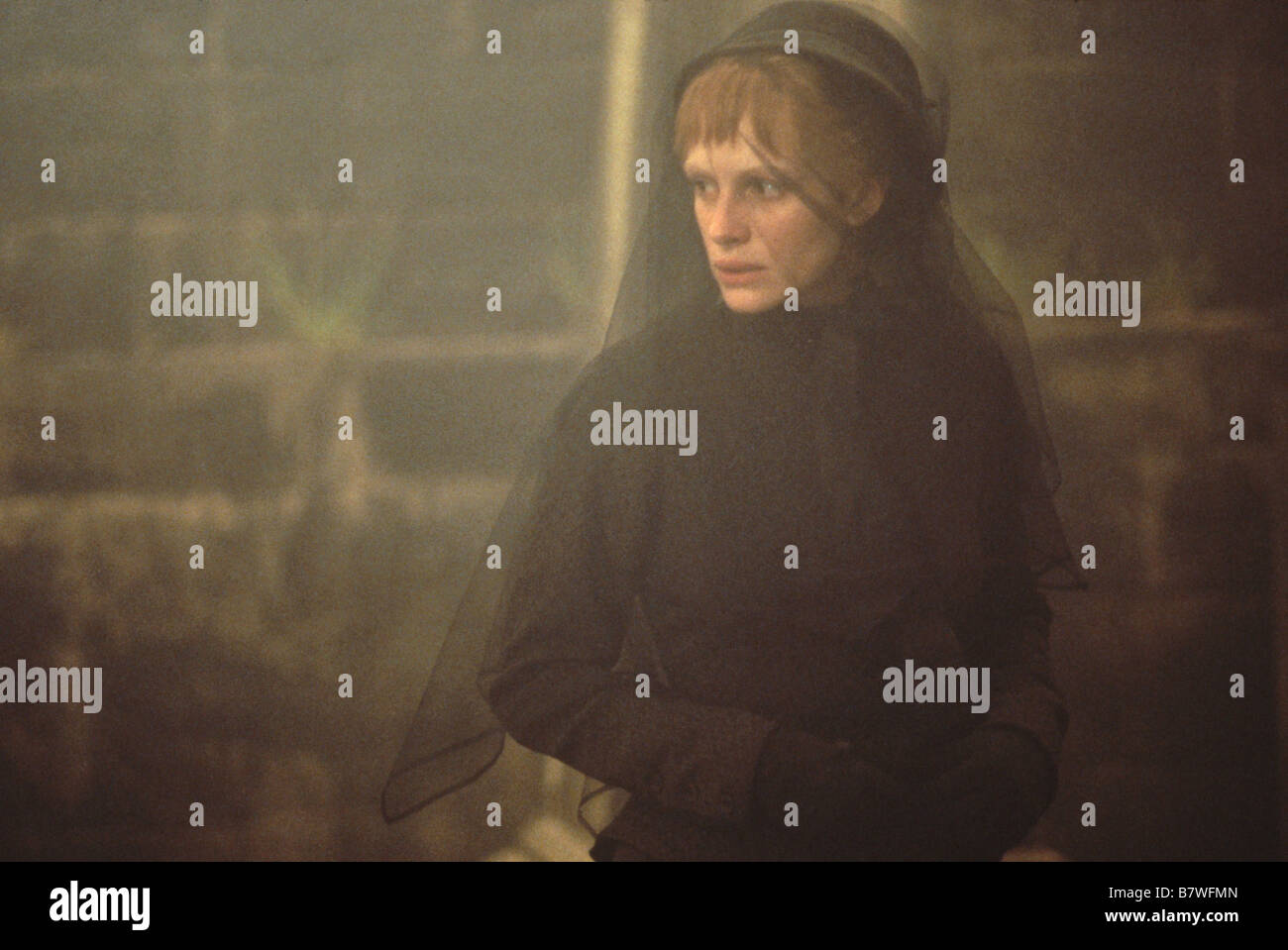 Mary Reilly Mary Reilly Year: 1996 USA julia roberts Director: Stephen ...