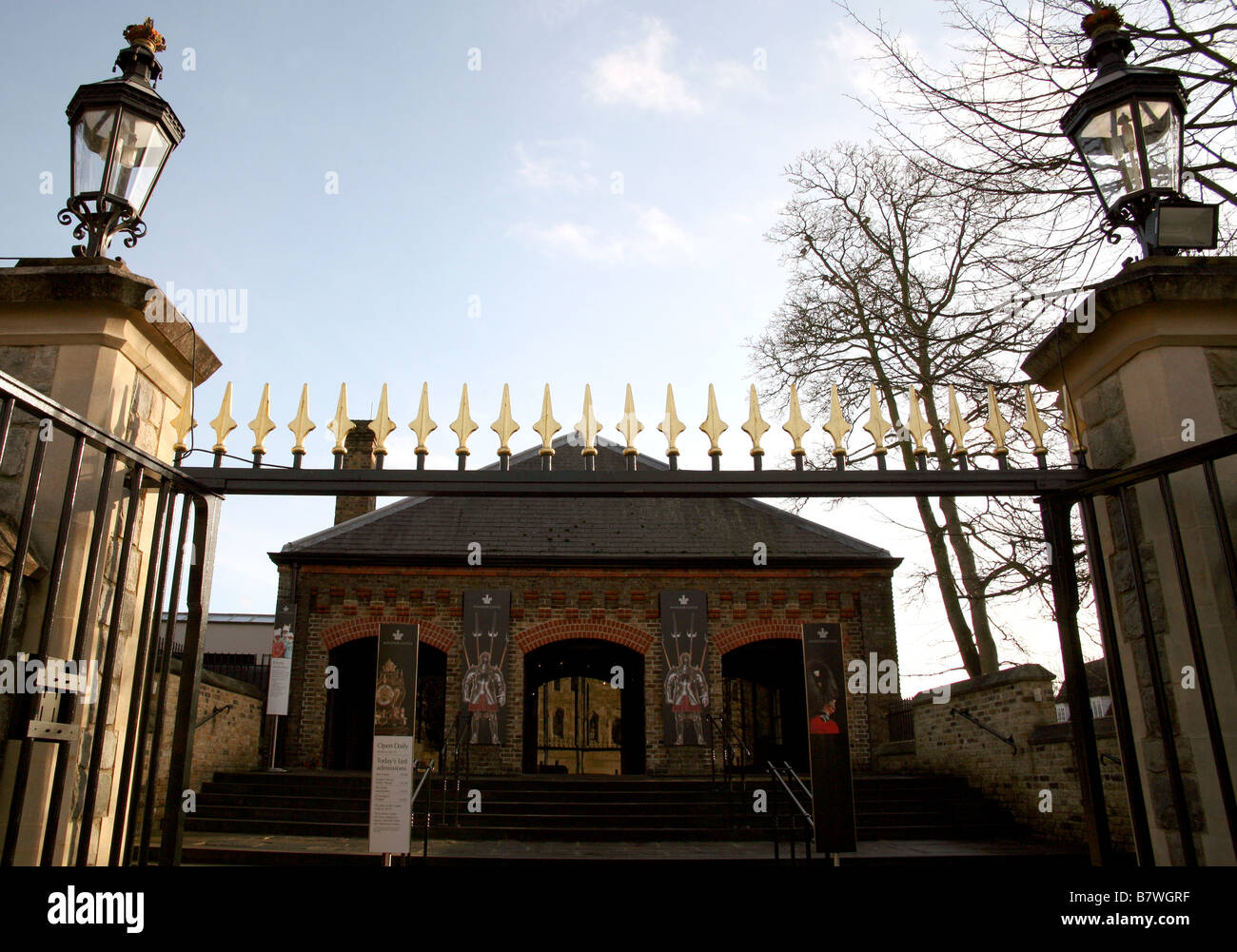Visitors & tourists entrance to Windsor Castle Stock Photo - Alamy