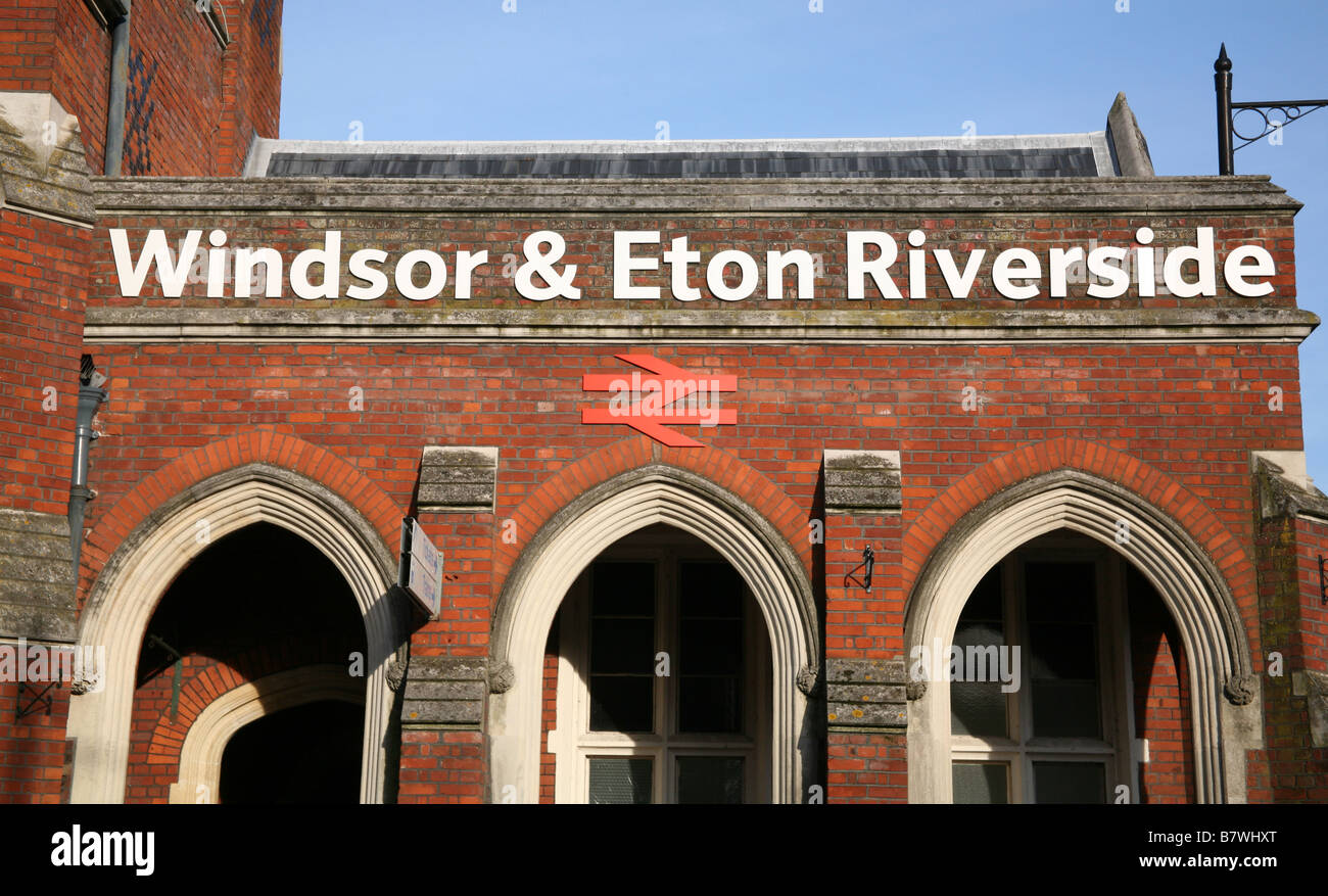 Windsor and eton riverside station hi-res stock photography and images ...