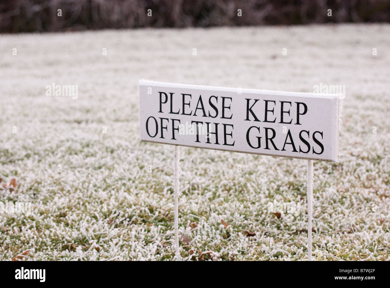please keep off the grass sign in frost Stock Photo - Alamy