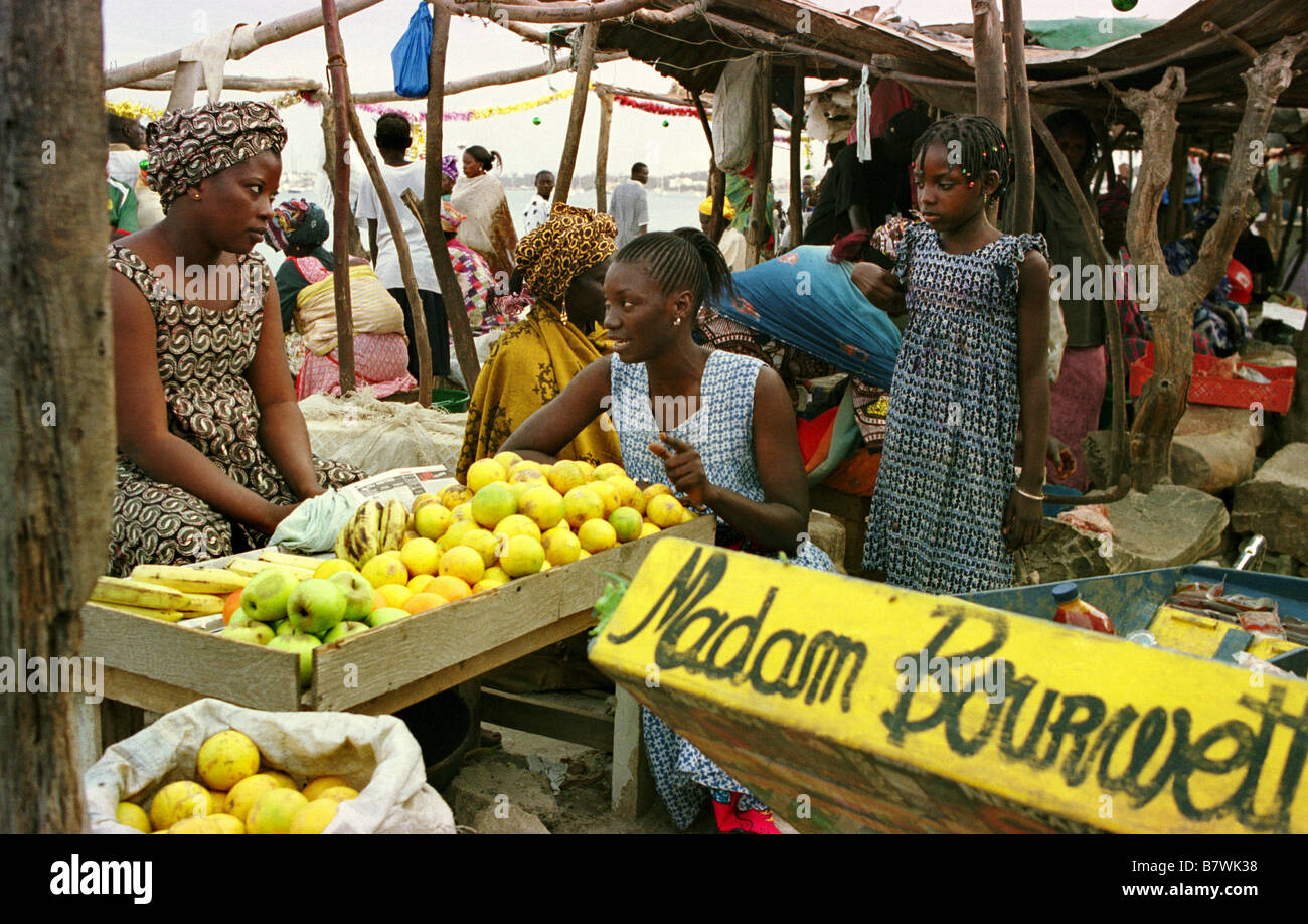 Brouette marche High Resolution Stock Photography and Images - Alamy