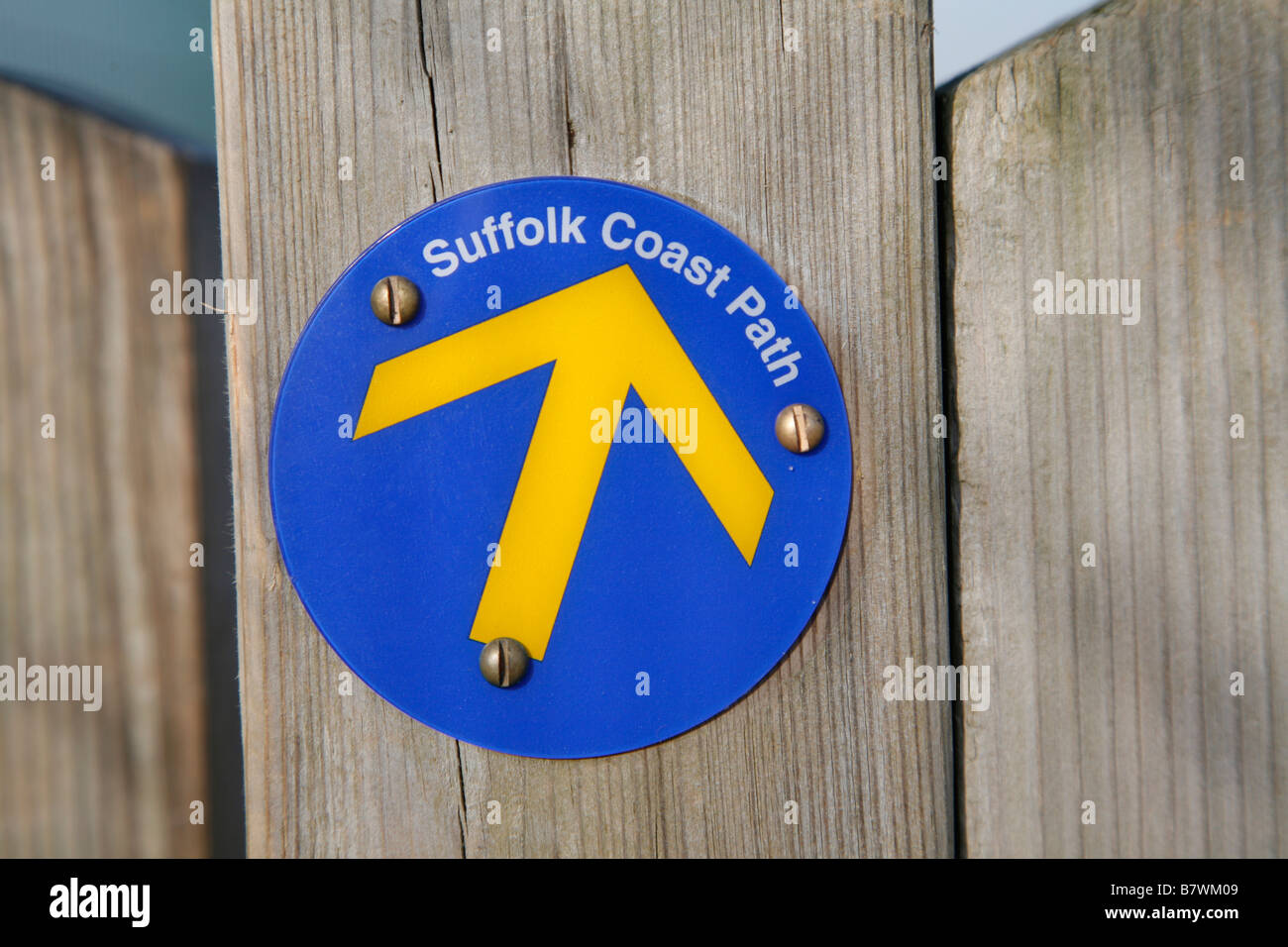 Footpath sign waymark arrow hi-res stock photography and images - Alamy