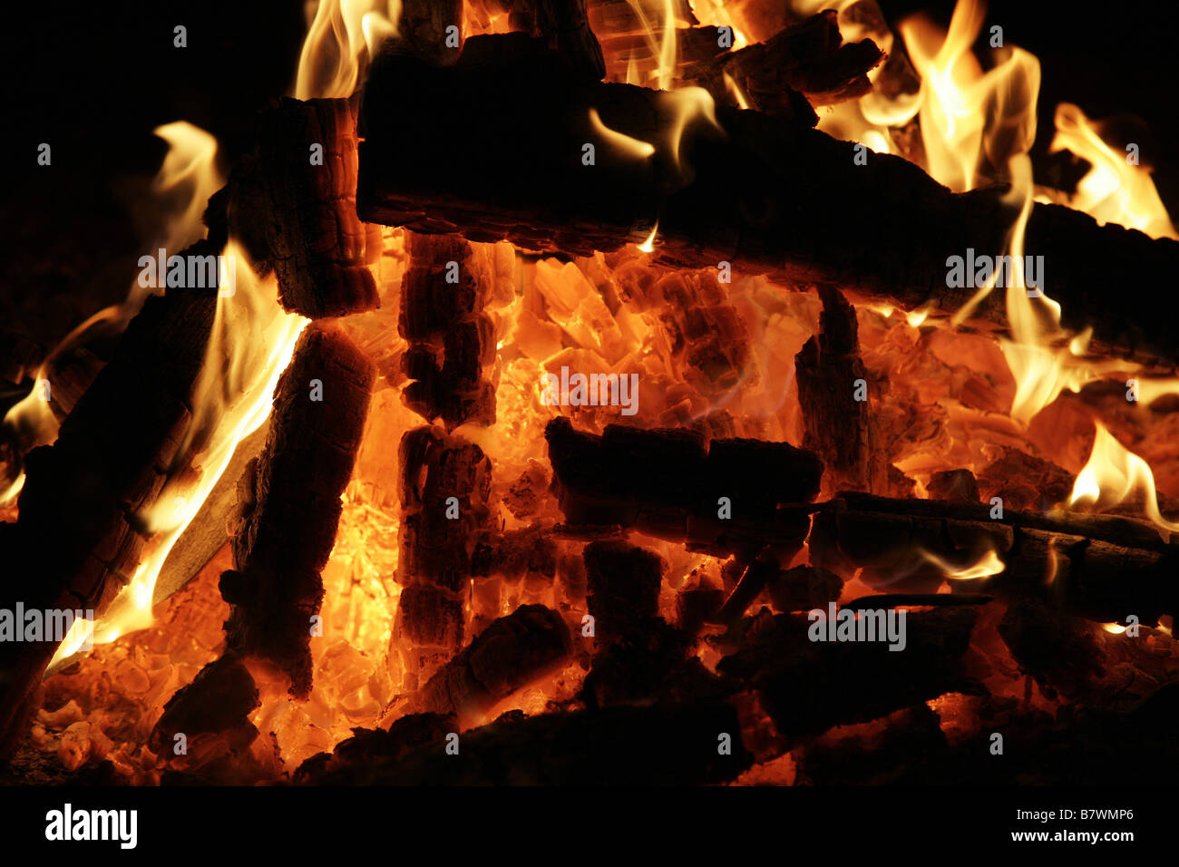 close-up of campfire with glowing embers Stock Photo - Alamy
