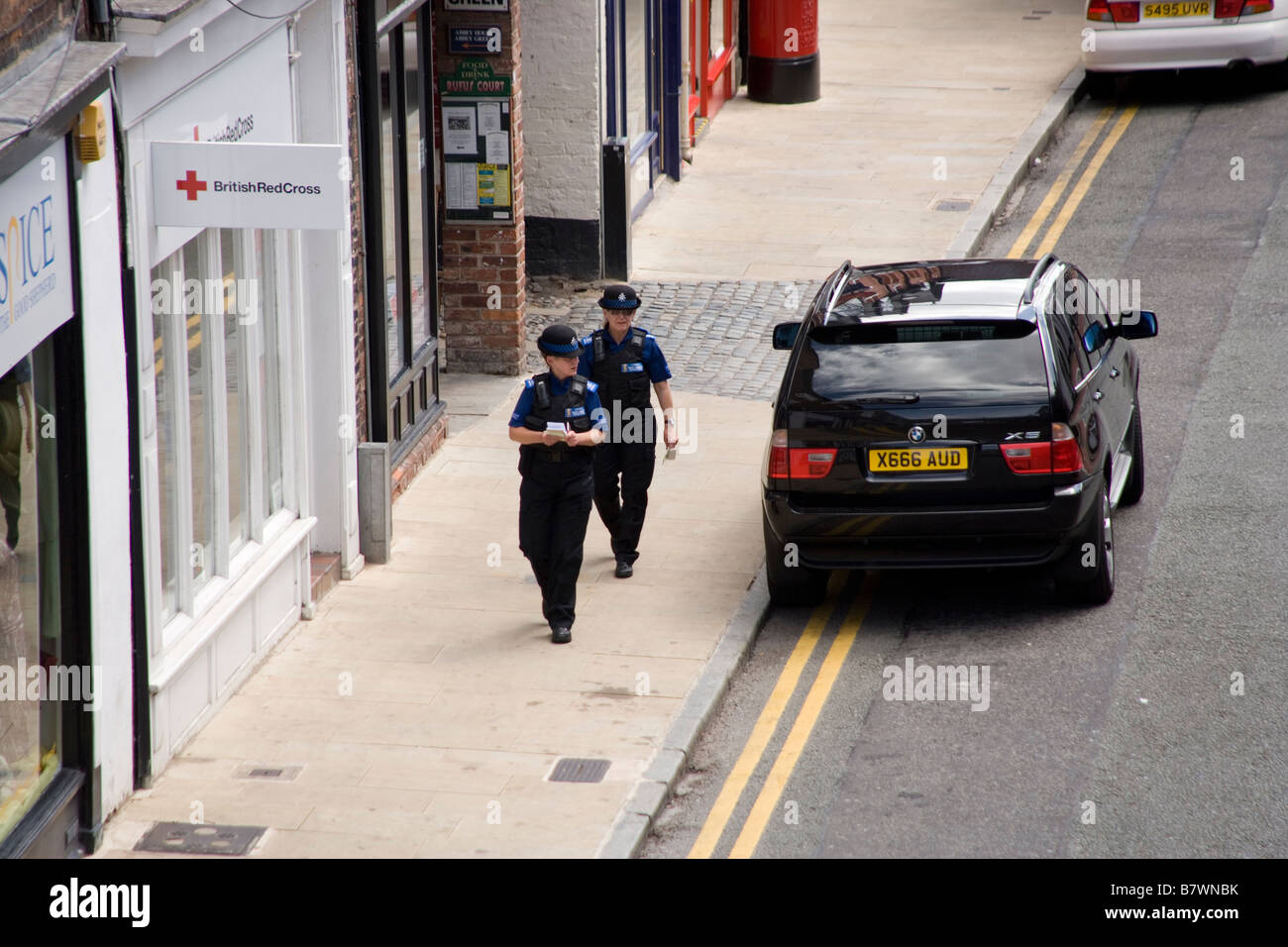 Giving car a ticket hi-res stock photography and images - Alamy