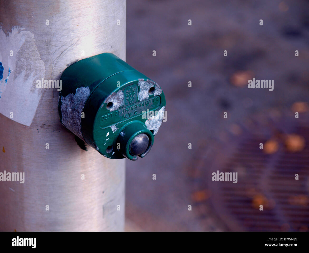 Pedestrian crossing push button box hi-res stock photography and images ...
