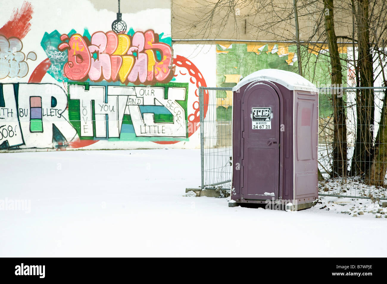 Outdoor toilet hi-res stock photography and images - Alamy