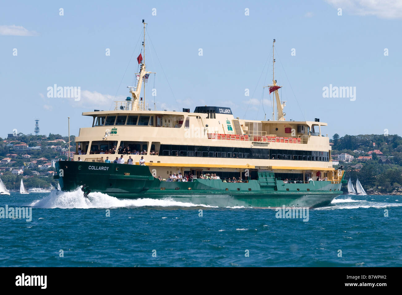 harbour ferry to manly city of Sydney viewed from botanical gardens ...
