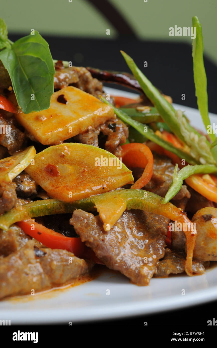 Chinese pan fried beef Stock Photo - Alamy