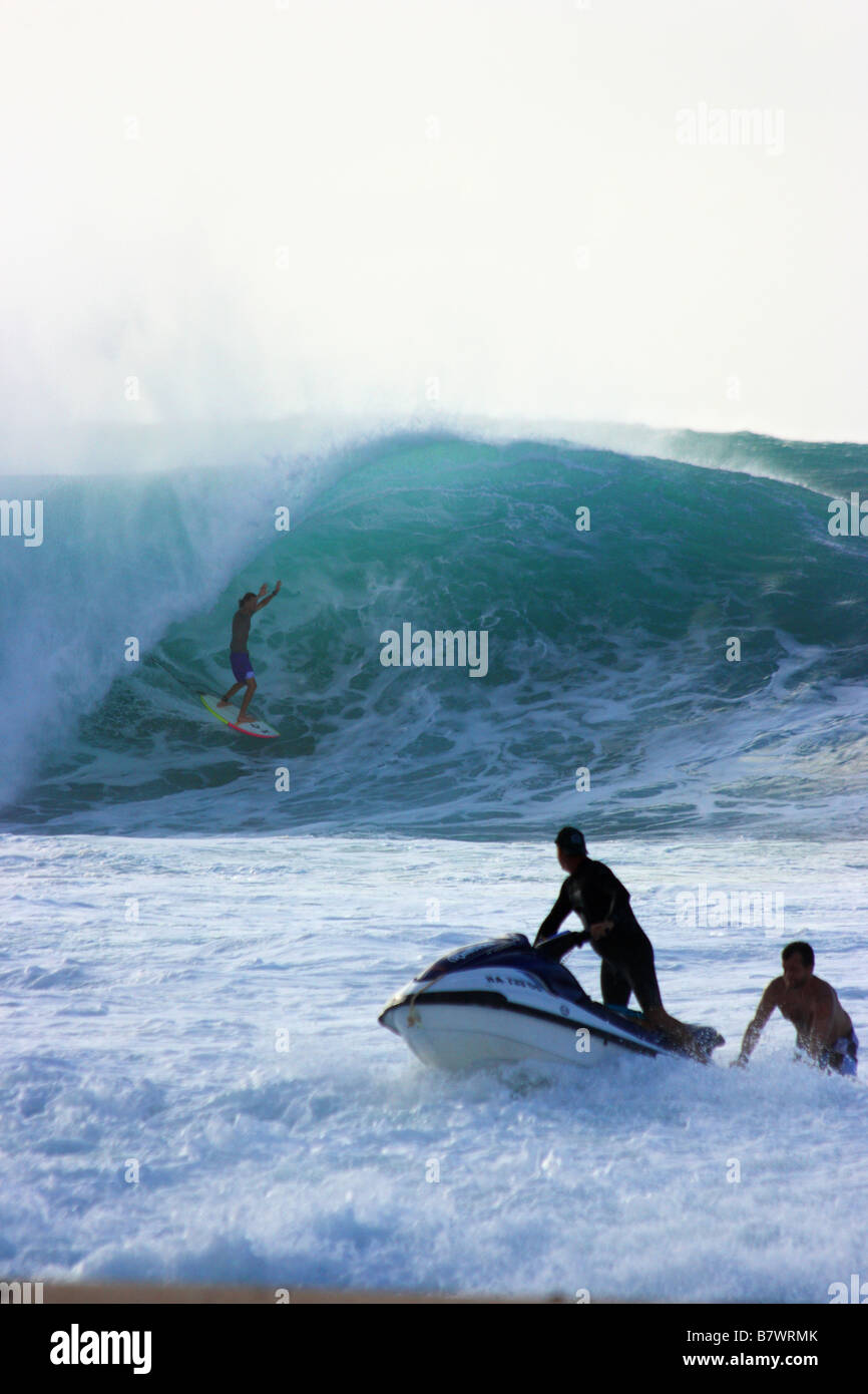 Surfer into a perfect barrel at Pipeline Banzai Beach, Hawaii Usa Stock ...