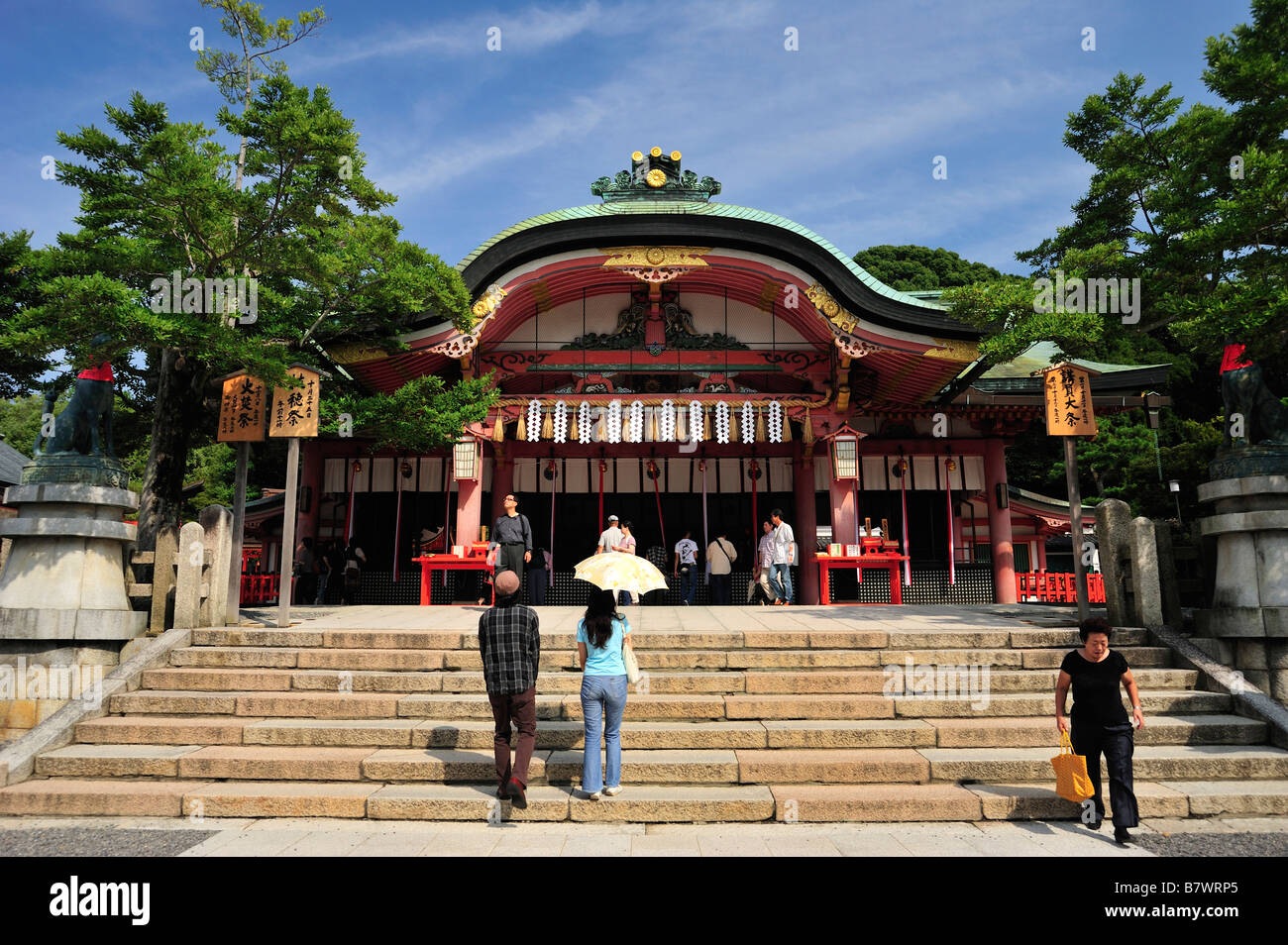 Fushimi inari jinja hi-res stock photography and images - Alamy