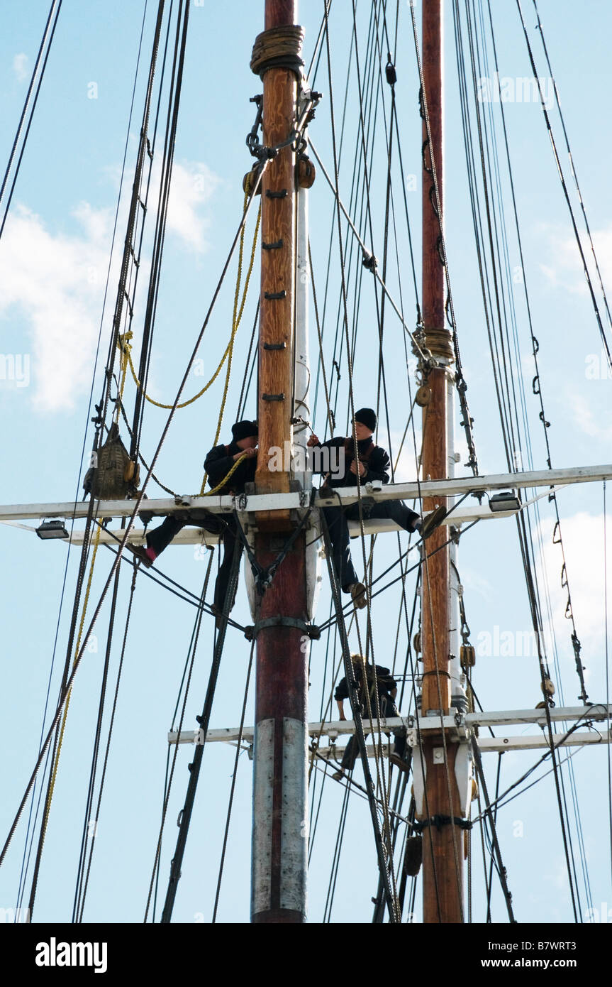 Sailors and rigging hi-res stock photography and images - Alamy