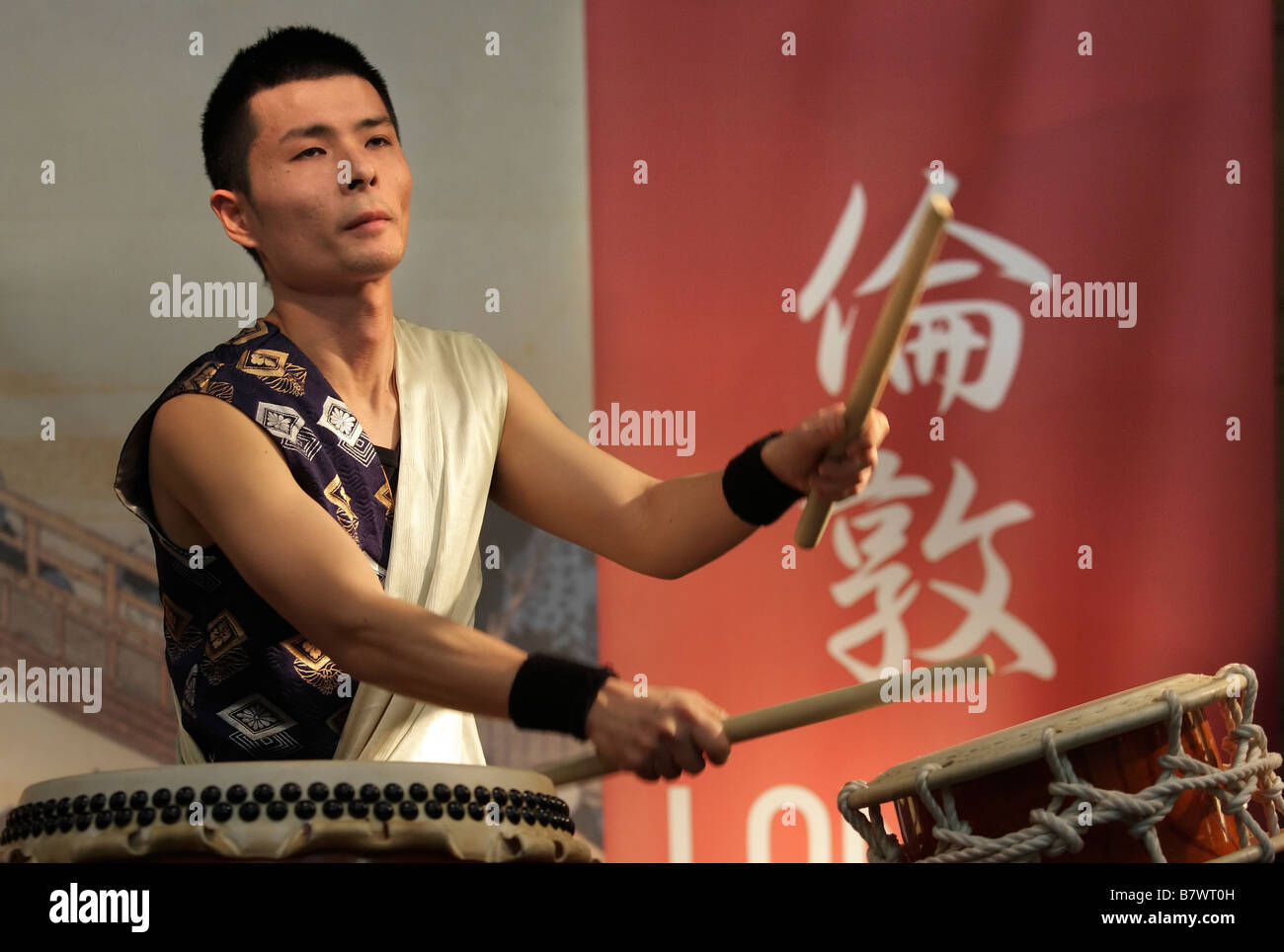 Drummer stand hi-res stock photography and images - Alamy