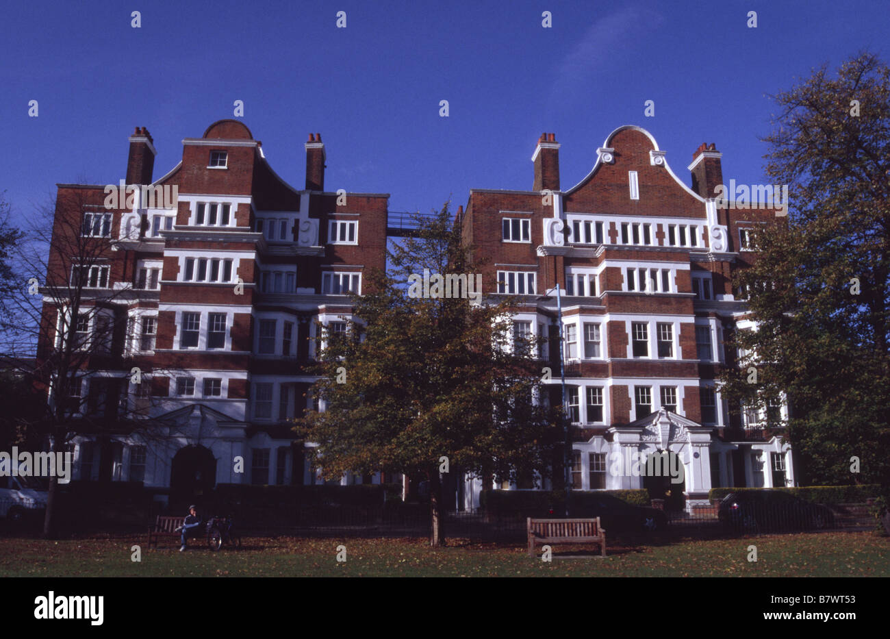 Edwardian mansion block hi-res stock photography and images - Alamy