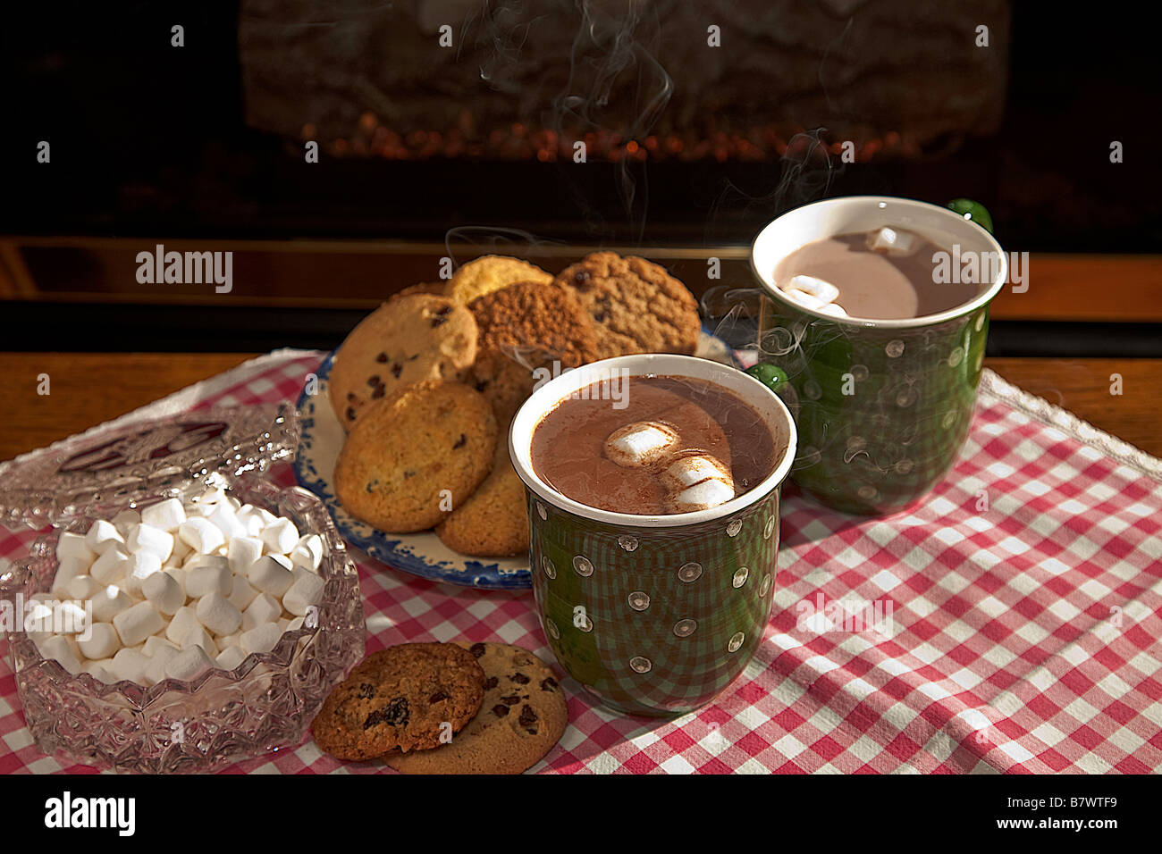 Steaming hot chocolate drinking hi-res stock photography and images - Alamy