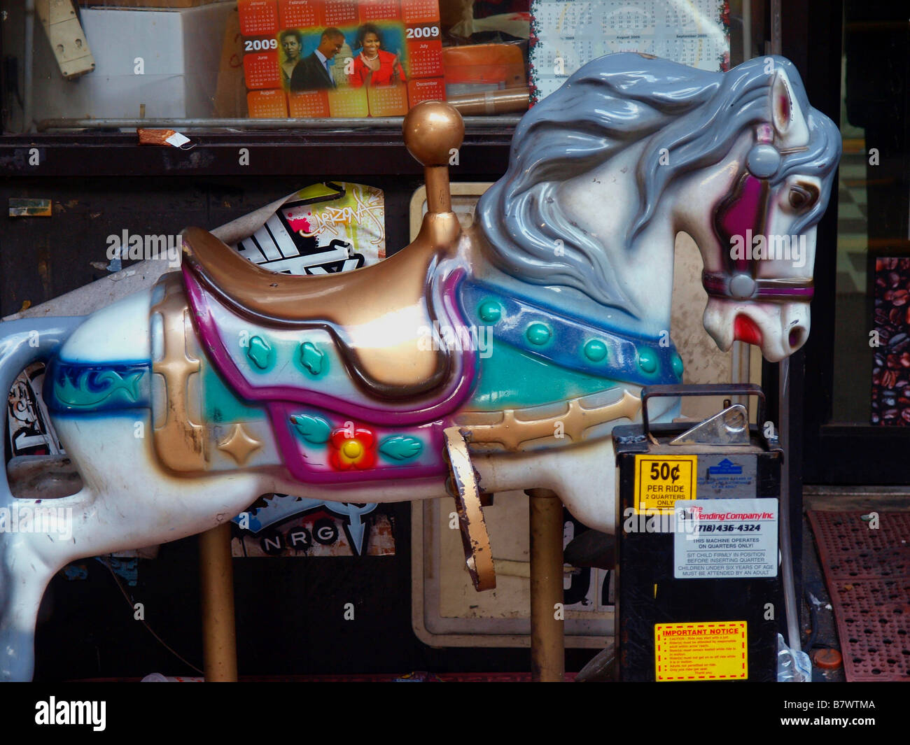 Coin operated carousel hi-res stock photography and images - Alamy