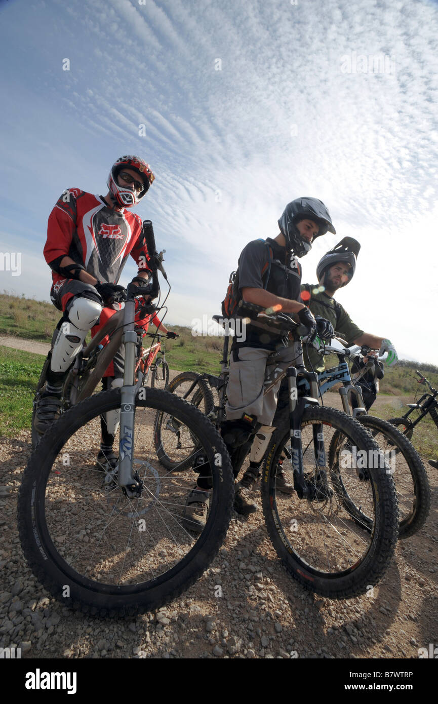 Group bikers riding mountain bikes hi-res stock photography and images ...