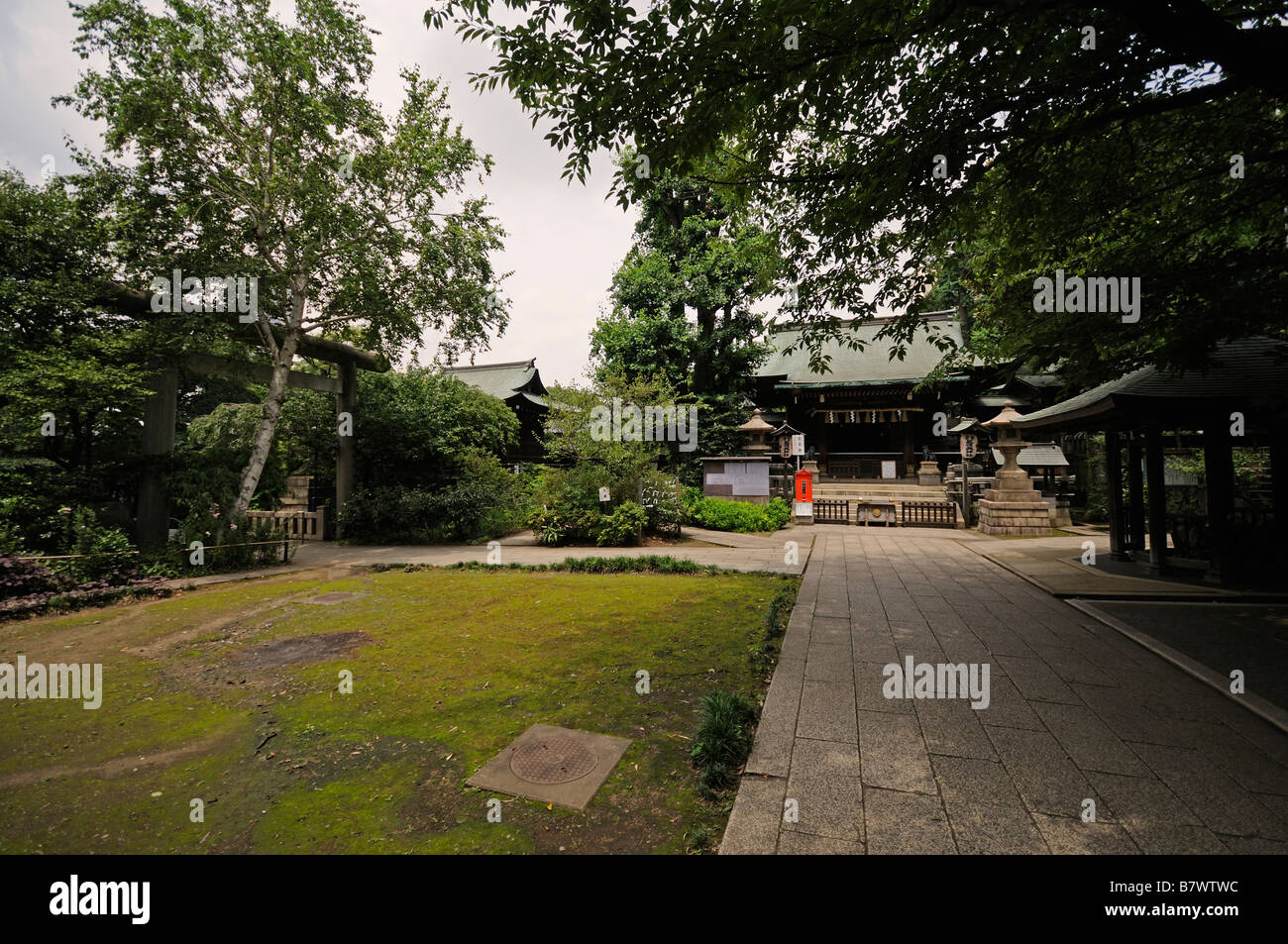 Stone torii gojo tenjin shinto shrine tokyo hi-res stock photography ...