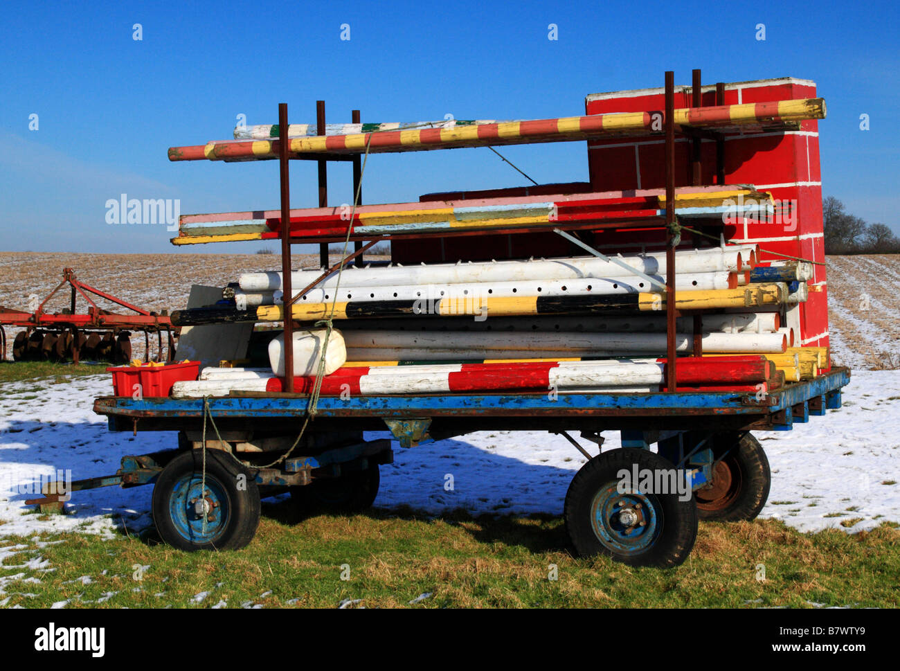 Jumping poles hi-res stock photography and images - Alamy