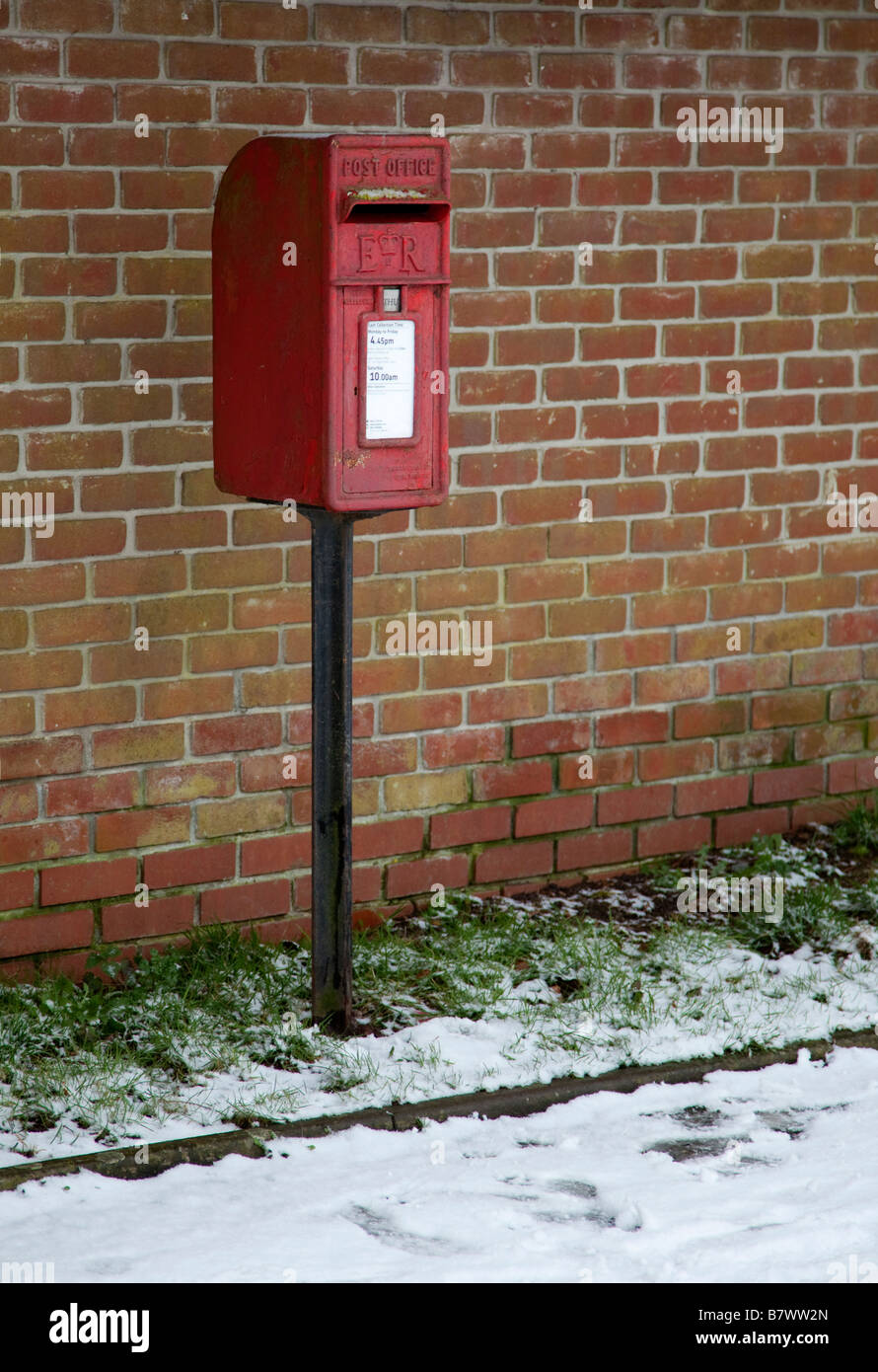 Postbox snow village hi-res stock photography and images - Alamy