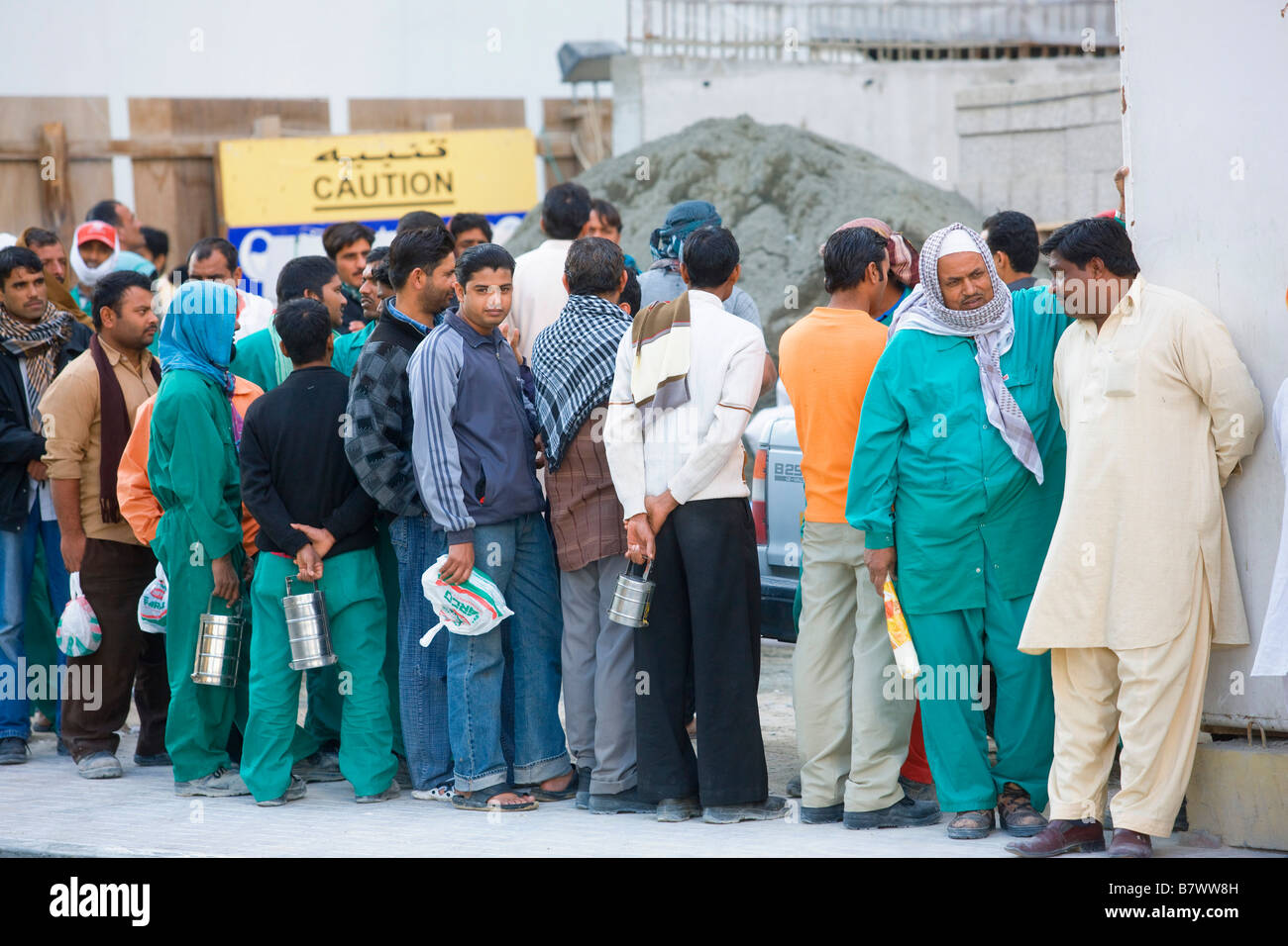 Dubai construction workers hi-res stock photography and images - Alamy