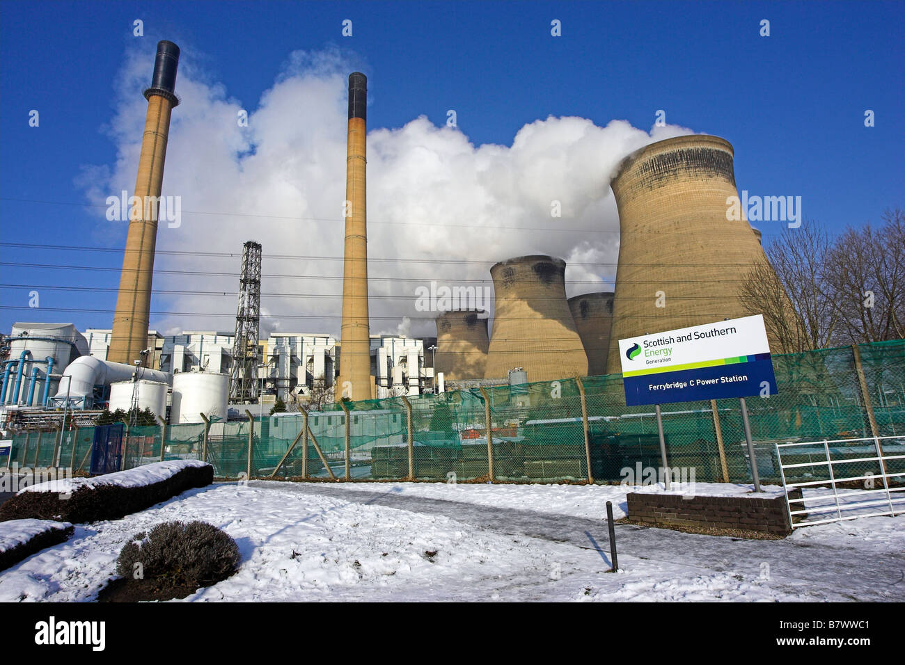 Ferrybridge cooling towers hi-res stock photography and images - Alamy