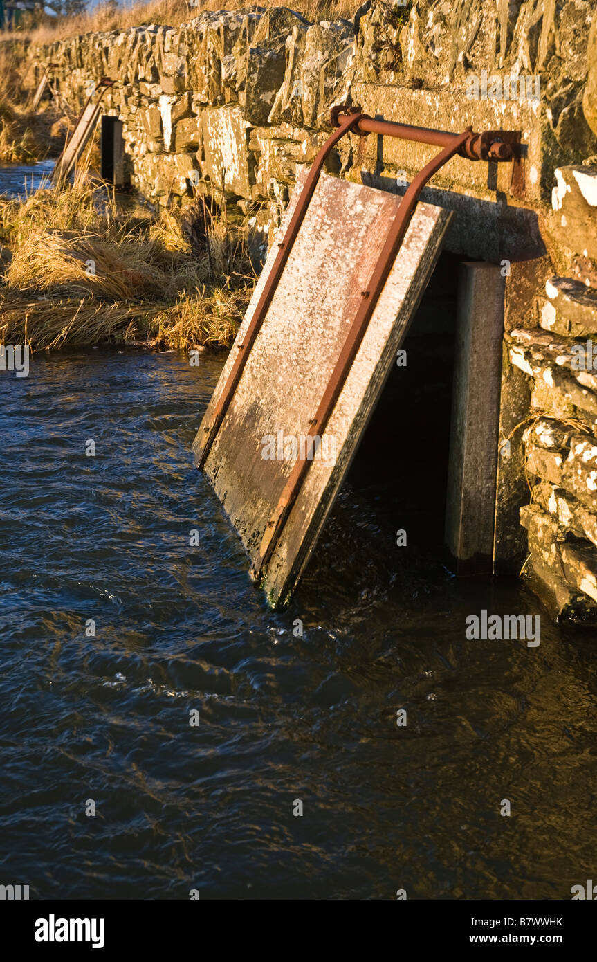dh Sluice gates FLOODGATE UK between Loch of Harray and Loch of ...