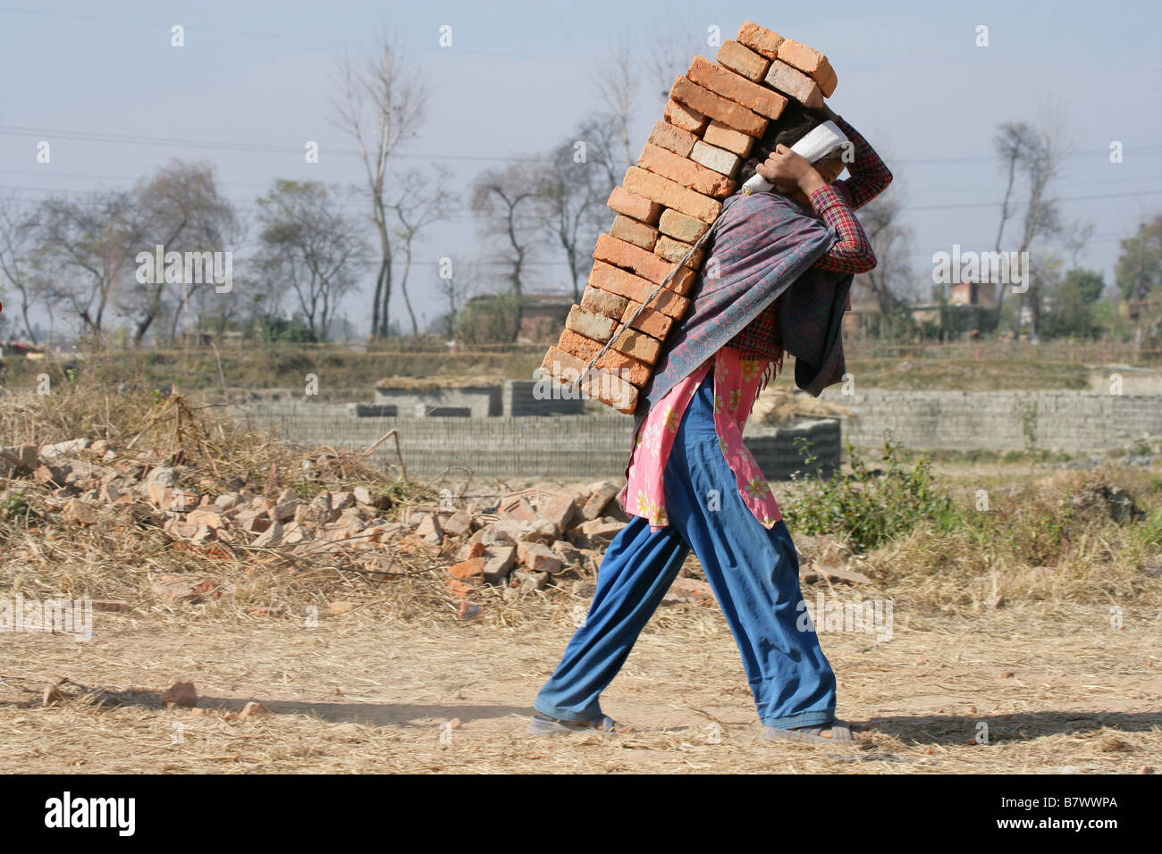 Nepalese lady carrying thirty two bricks Stock Photo - Alamy