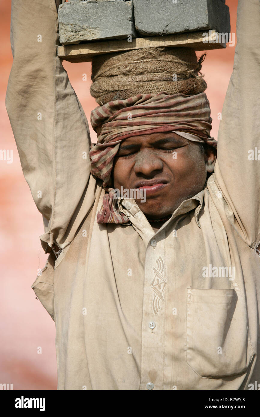 Manual labouring hi-res stock photography and images - Alamy