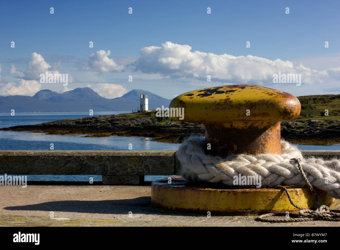 Two ropes tied hi-res stock photography and images - Alamy