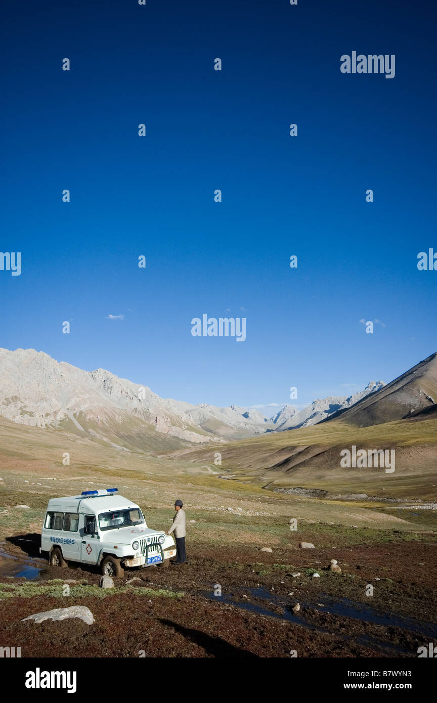 Car stuck in mud hi-res stock photography and images - Alamy