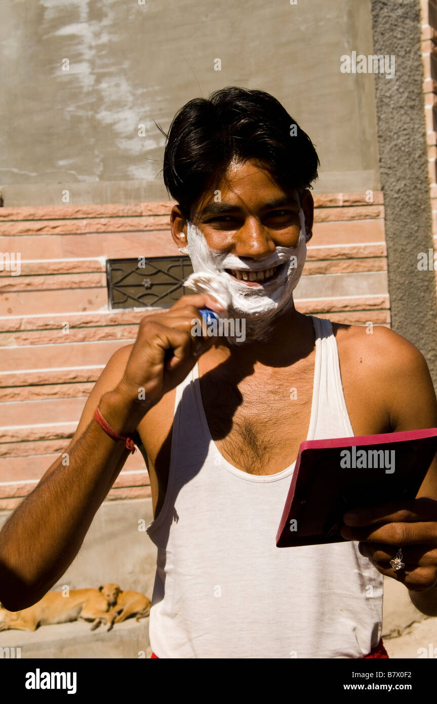 An Indian man shaves in the middle of the street Stock Photo - Alamy
